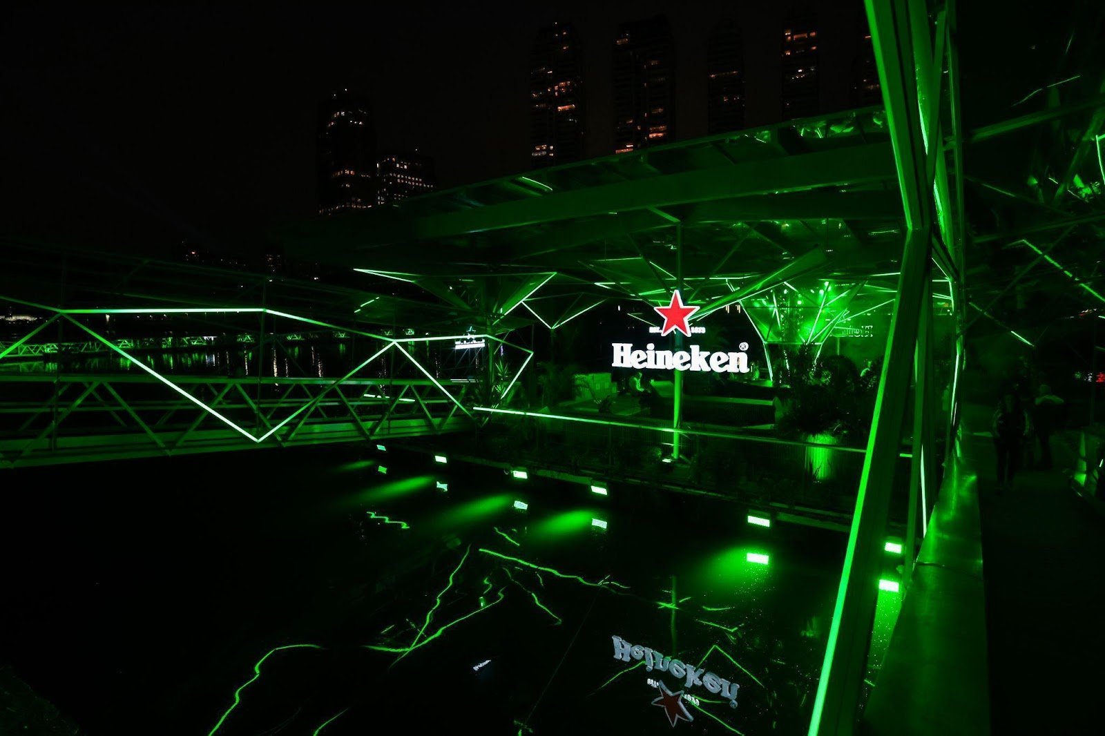 Heineken Floating Bar: confira o cardápio, a programação e todos os ...