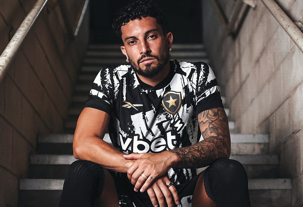 Botafogo e Reebok revelam novo manto inspirado na arte urbana do Rio de ...